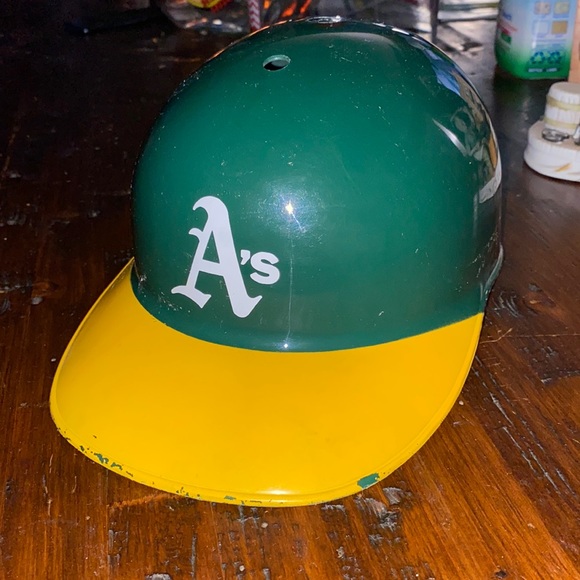 Other | Oakland As 1969 Mlb Plastic Batting Helmet Souvenir Baseball ...